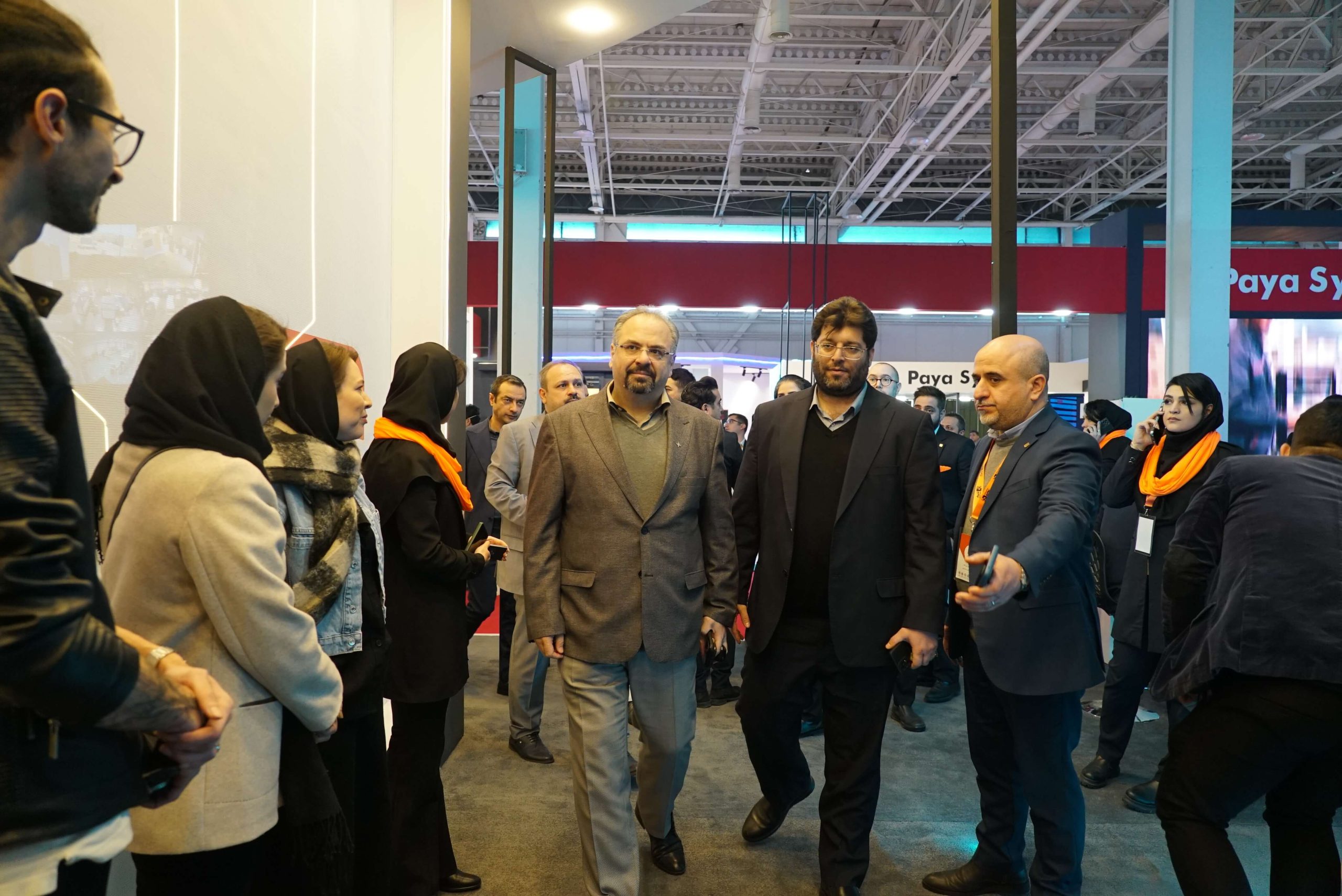 بازدید مدیرکل محترم دفتر تجهیزات پزشکی و آزمایشگاهی وزارت صمت از غرفه فناپ تک در نمایشگاه تلکام ...